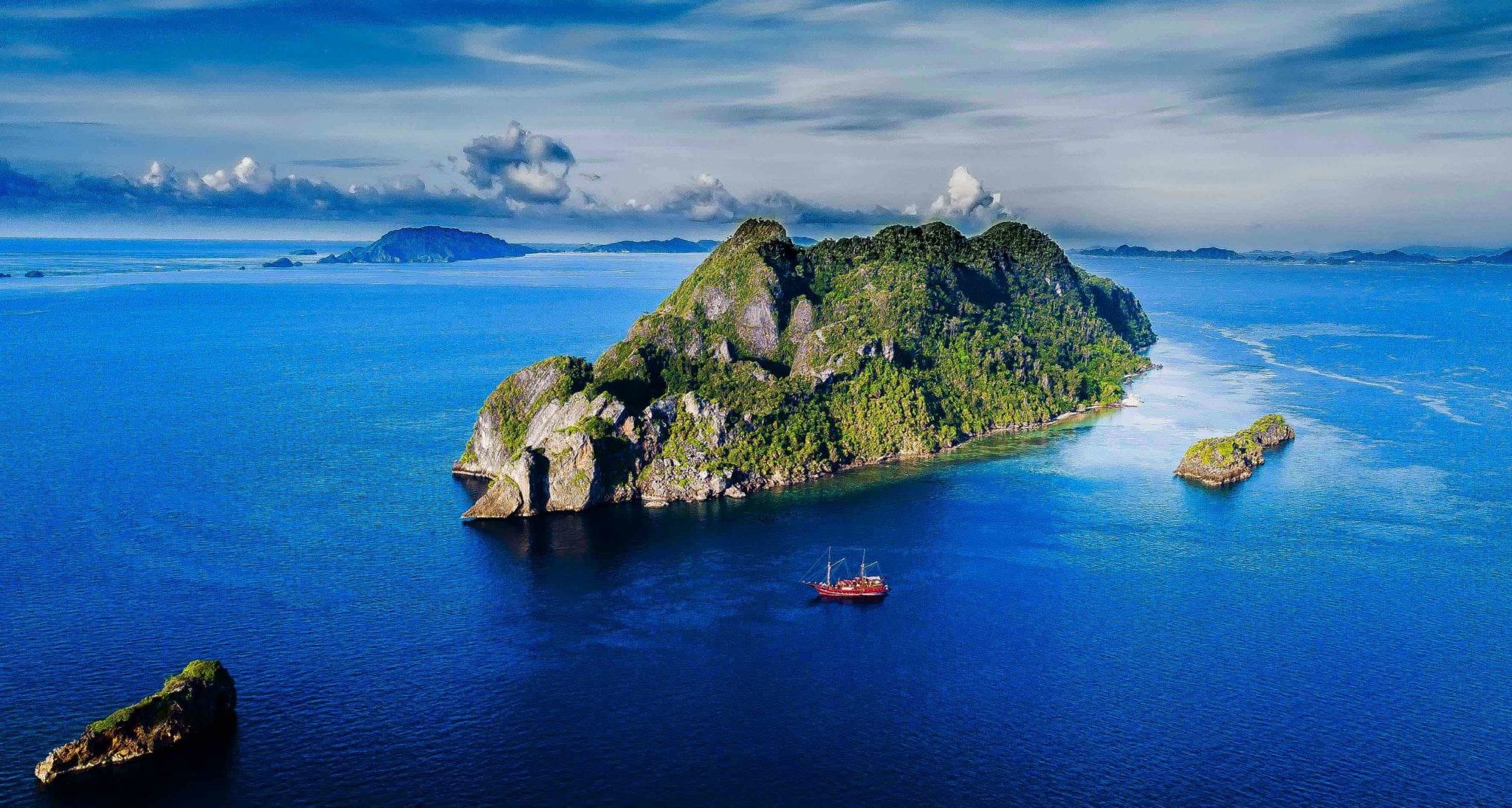 Arenui the Boutique Liveaboard - Dive Indonesia in Style from our ...